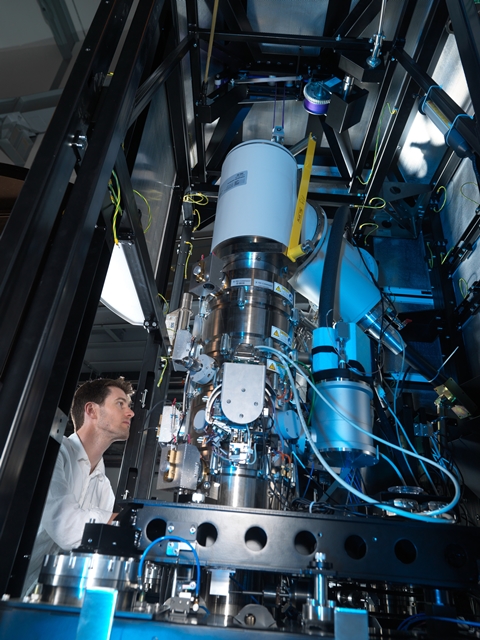 How Diamond Works - - Diamond Light Source